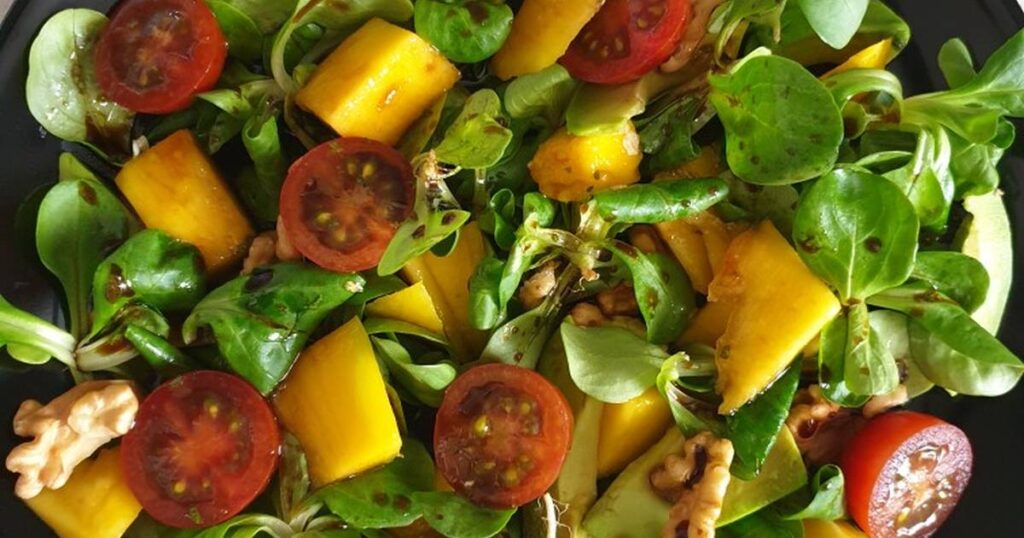 Ensalada Dulce con Mango, Piña y Canónigos